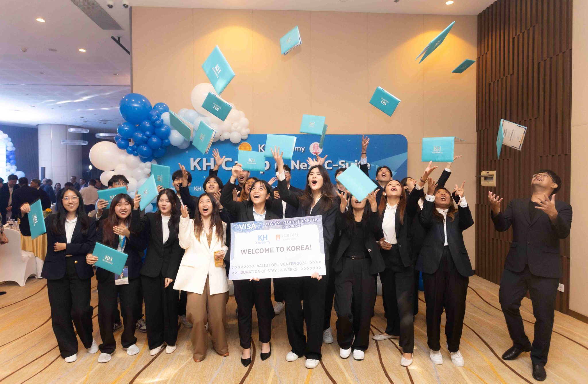 “KH Academy” พานิสิตนักศึกษา “KH Camp for Next C-Suite รุ่นที่ 1” ดูงานเวียดนาม